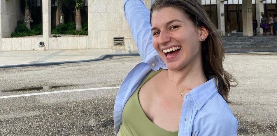 "Gabriela Gómez, protagonista de "Grease" y "La Cenicienta", de día enseña en un colegio y en la ...