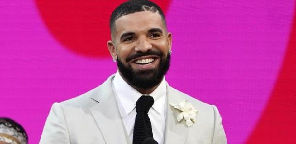 La policía investiga un tiroteo frente a la mansión de Drake que dejó ...