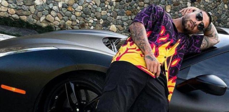 Maluma cumple su sueño de tener un Ferrari F8 Spider