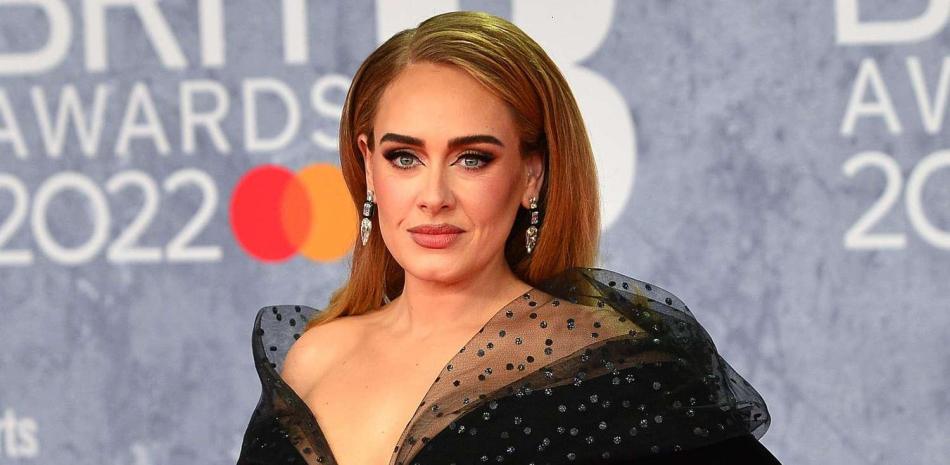 Adele confiesa que dejó el alcohol hace tres meses, pero “lo echa de menos”