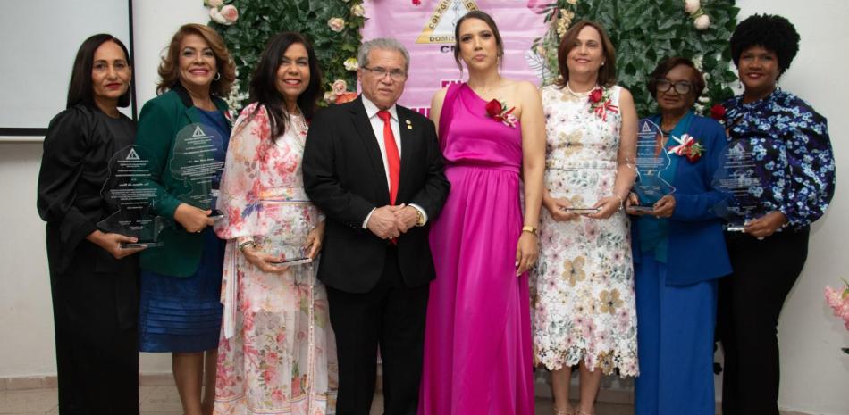 CMD reconoce a primera mujer gastroenteróloga