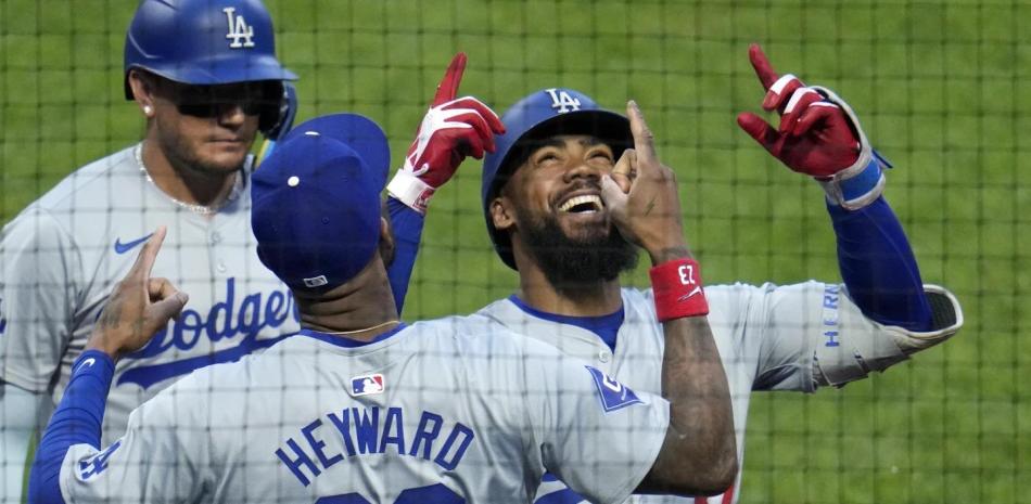 Betts, Freeman y Hernández dan H4 y Dodgers evitan barrida