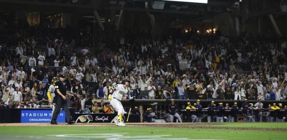 Cronenworth pone fin al juego con jonrón, Tatis Jr. y Machado dan Hrs ...