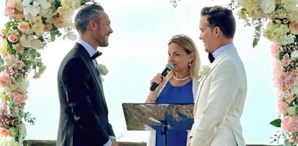 Periodista de Univision Roger Borges y su pareja, Eric, se casan en Italia
