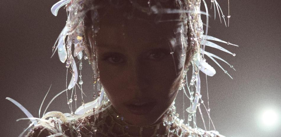 Miley Cyrus apuesta al sonido clásico en un nuevo adelanto de su ...