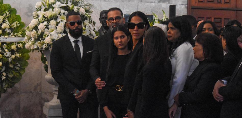 Hija menor de Rubby Pérez interpreta tema que cantó con su padre en sus ...