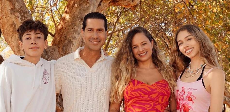 Actor Gregorio Pernía se convierte en padre por sexta vez a sus 55 años