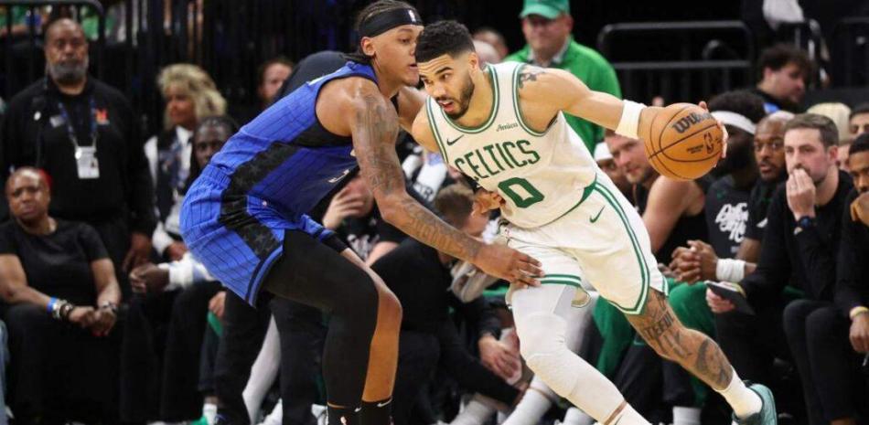 Jason Tatum sobresale con 37 puntos en el éxito de los Celtics sobre el ...