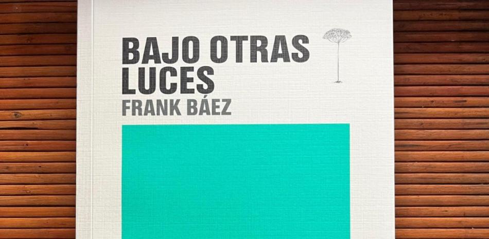 Frank Báez se presenta Bajo Otras Luces