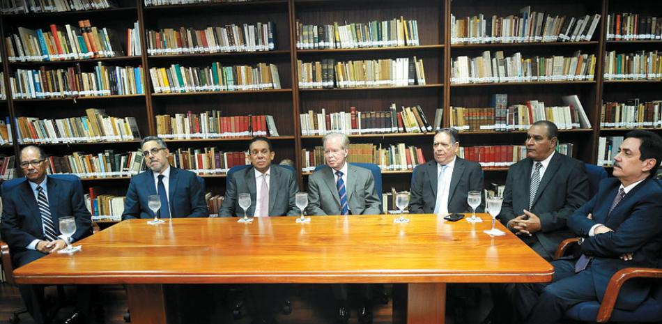 Lantigua completa obra con últimos volúmenes
