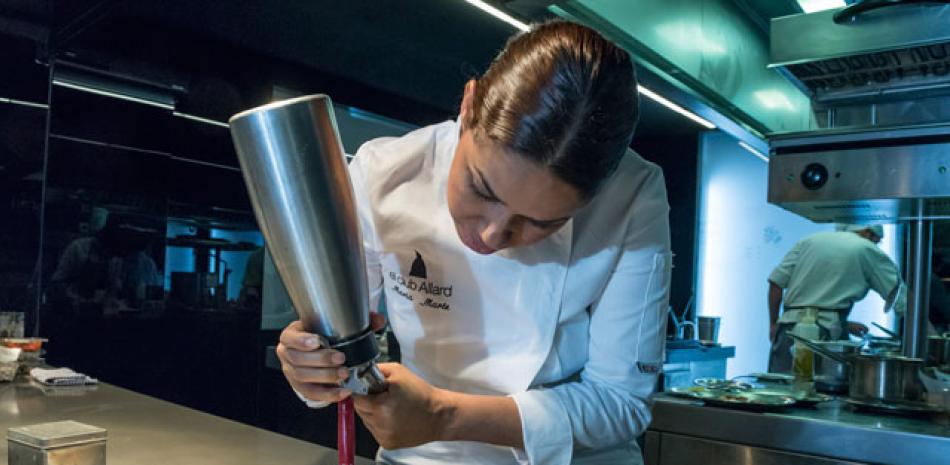 Chef María Marte trae su éxito al país