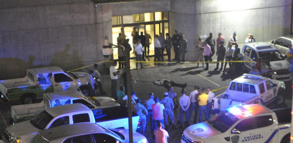 Hombre se lanza del piso 14 del edificio El Huacal