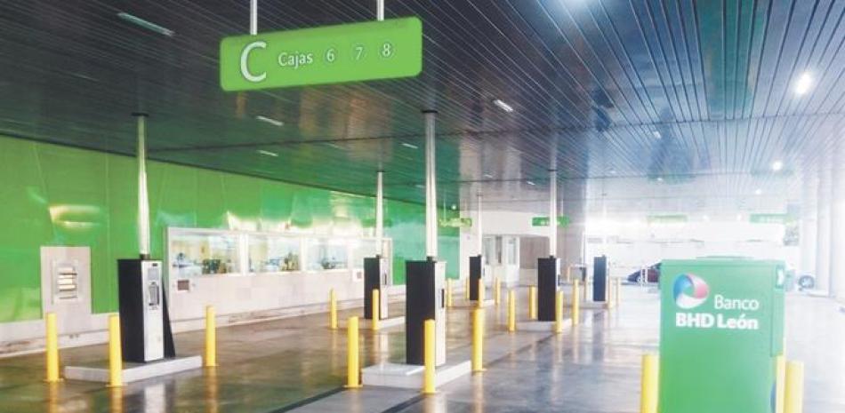 BHD León abre autobanco que funciona con energía solar