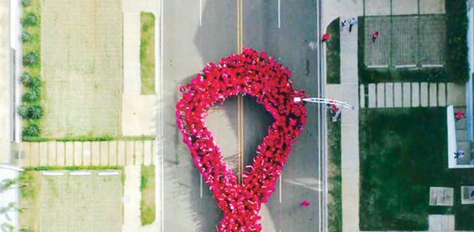 Forman un lazo humano de prevención