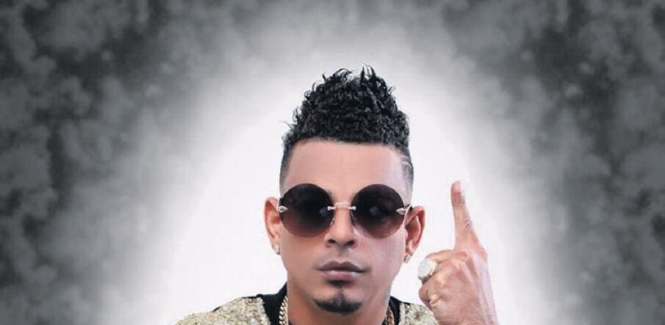 Tito Swing “brinda” por su regreso al merengue de calle