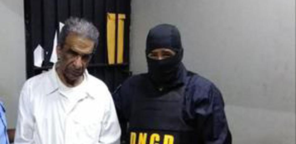 Repatrian a uno por rociar ‘ácido del diablo’