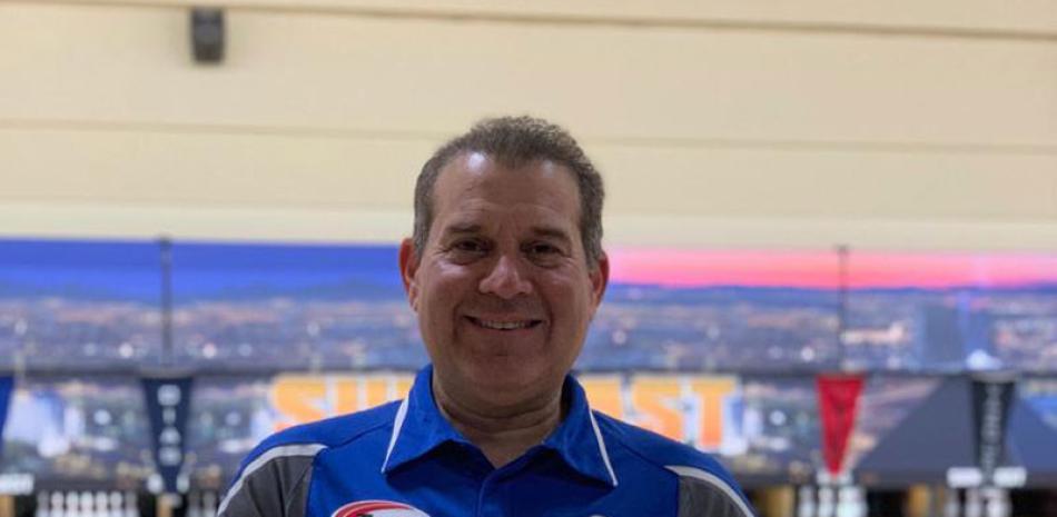 Rolando Sebelén recibe un premio