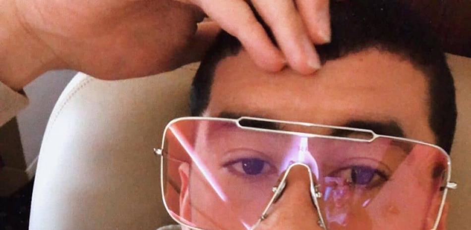 Bad Bunny obtiene tarjeta electoral y motiva a los jóvenes a votar en elecciones de Puerto Rico