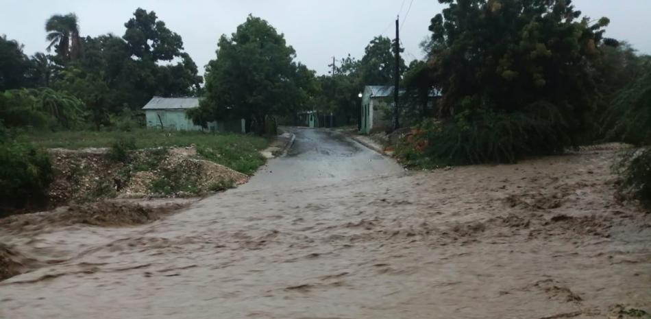 Tres ríos desbordados y varias comunidades aisladas en el sur del país ...