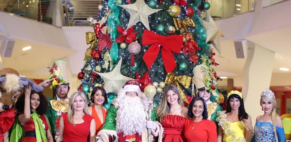 El tren de la Navidad con una estación en Acrópolis Center