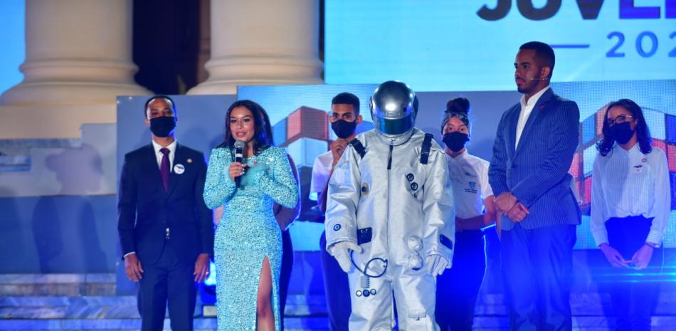 Entregan Premio Nacional de la Juventud; ingeniera Scarlin Hernández ...