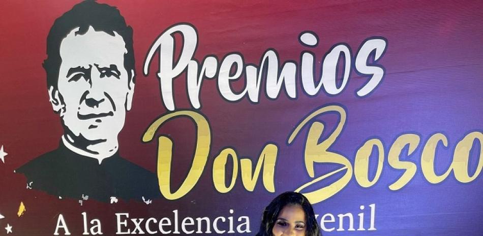 Scarlet Collado, integrante de “Pégate y Gana con el Pachá”, recibe ...