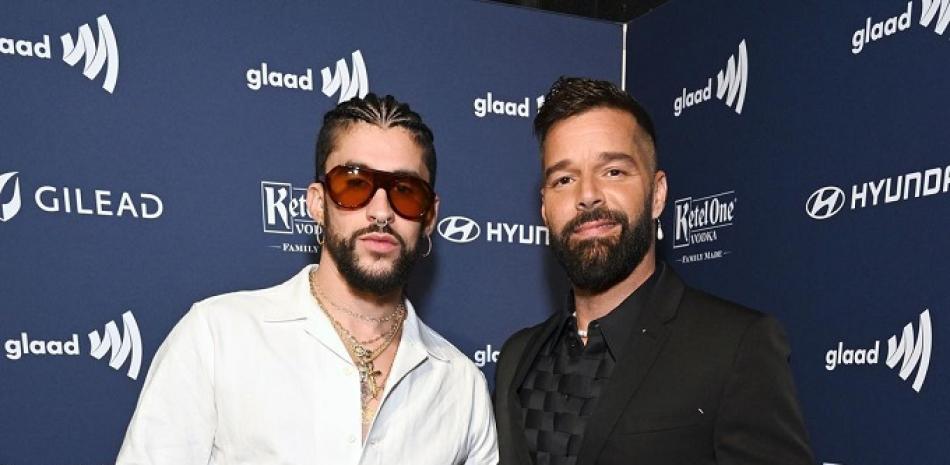 Bad Bunny recibe premio GLAAD de manos de Ricky Martin: “Gracias a la ...