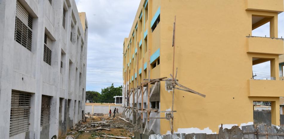 Educación promete resolver el déficit de aulas para el 2024