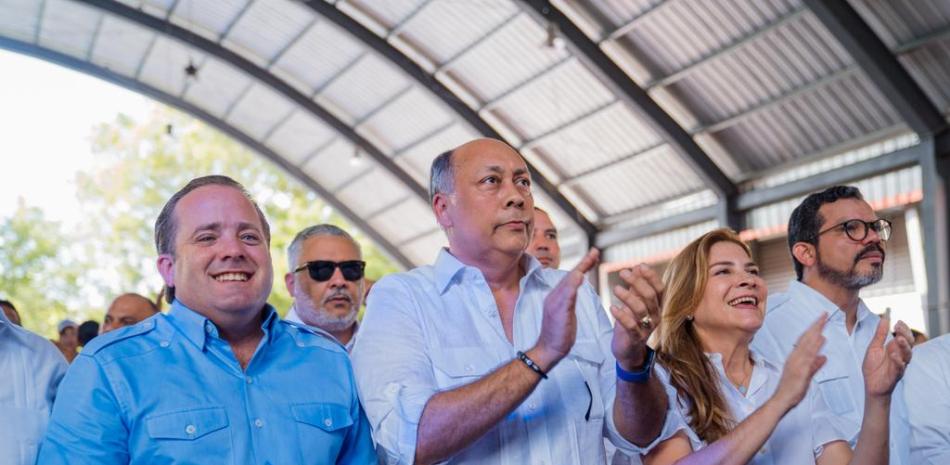 El PRM juramenta a Luis René Canaan Rojas, pasado senador de Hermanas ...