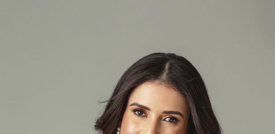 Anuncian primera temporada de "De Cerca con Karina Alarcón: La Silla"