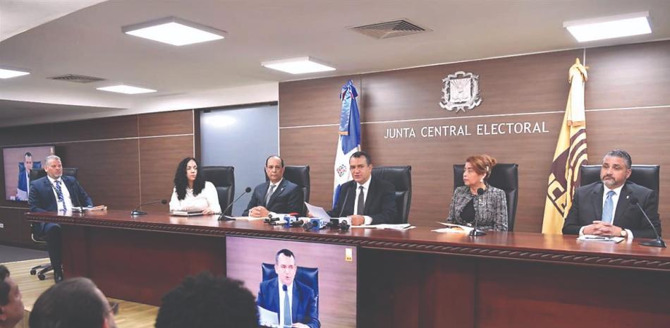 Pleno de la JCE responde reclamos de la oposción