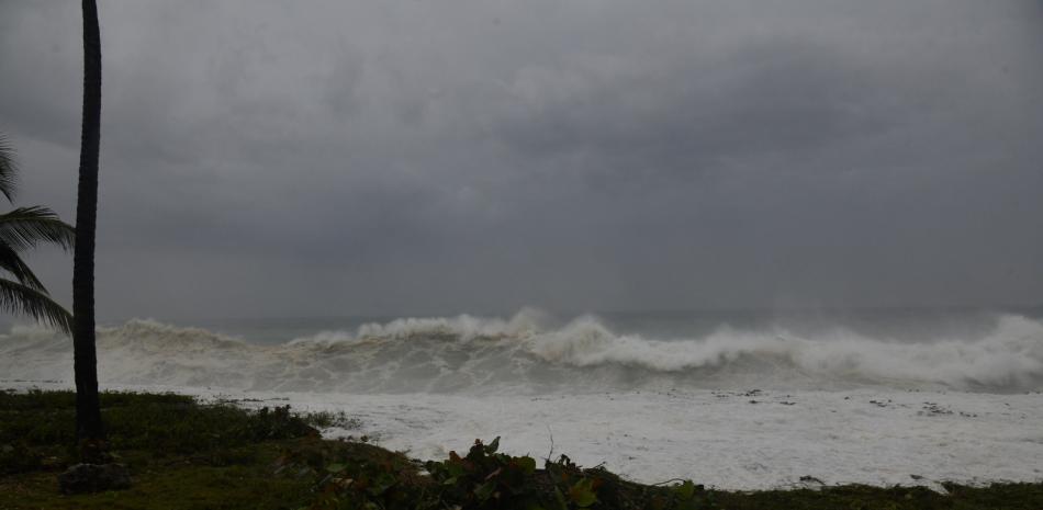 El huracán Erin se aleja de RD y deja un “oleaje peligroso” en la costa Atlántica