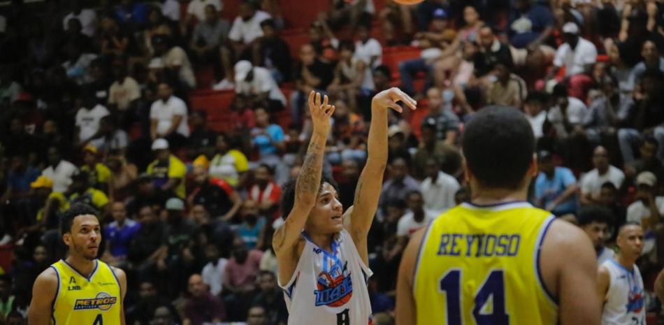 Richard Bautista vuelve a rozar triple doble y Titanes vencen a Metros ...
