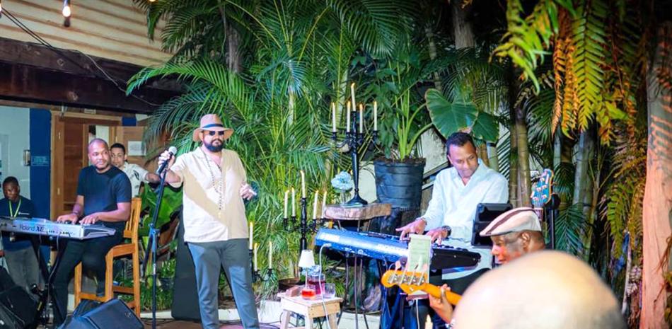 Banda Fusión Íntima con música de alta calidad en Casa de Teatro
