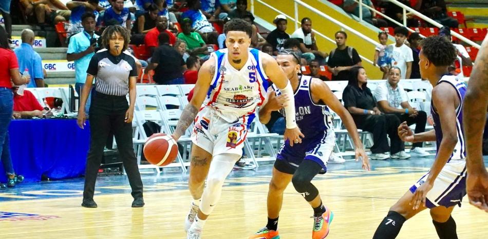 Omar Silverio lidera triunfo inicial de San Lázaro