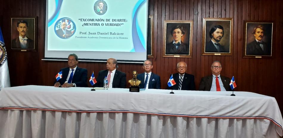 Instituto Duartiano juramenta a 22 personalidades como miembros de honor