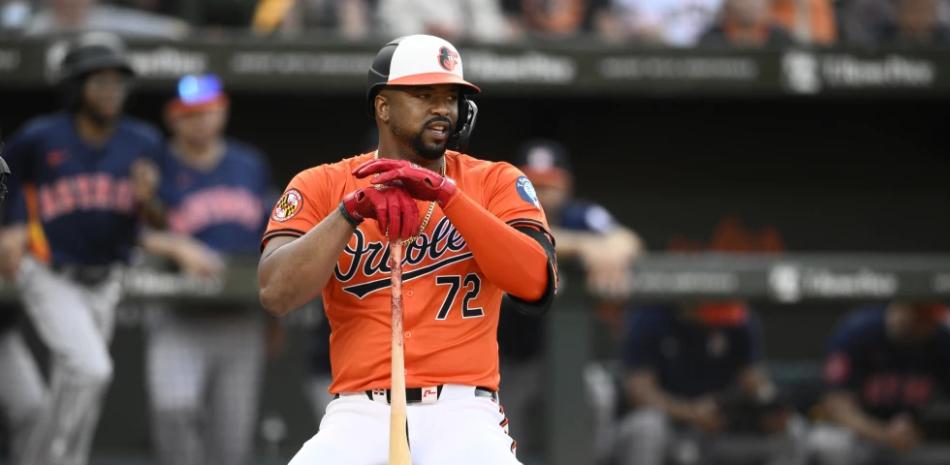 Orioles declinan opción de Eloy Jiménez