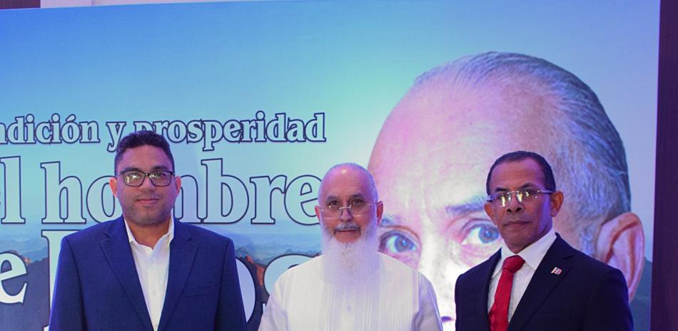 Hipólito Peña de diseñador de moda a escritor