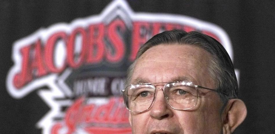 Fallece a los 94 años, Lawrence Dolan, el propietario de los Guardians ...