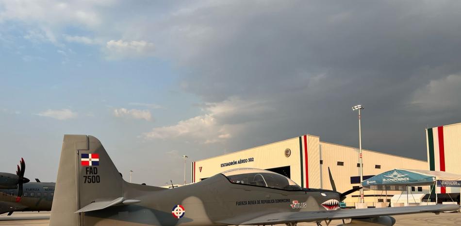 La Fuerza Aérea presenta su aeronave TP-75 DULUS en feria aeroespacial ...