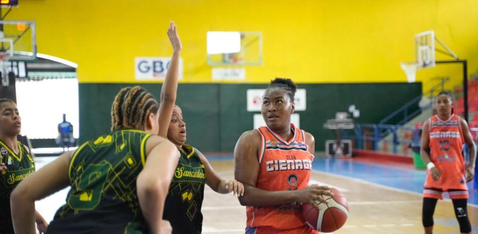 Angie Hodge decide triunfo La Ciénaga en semifinal en Torneo Superior ...