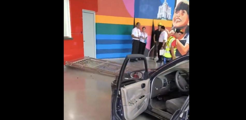 Un carro de concho se estrella contra la estación central del ...