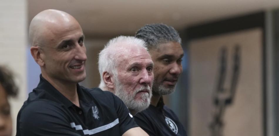 Popovich reaparece en público en presentación de Johnson como ...
