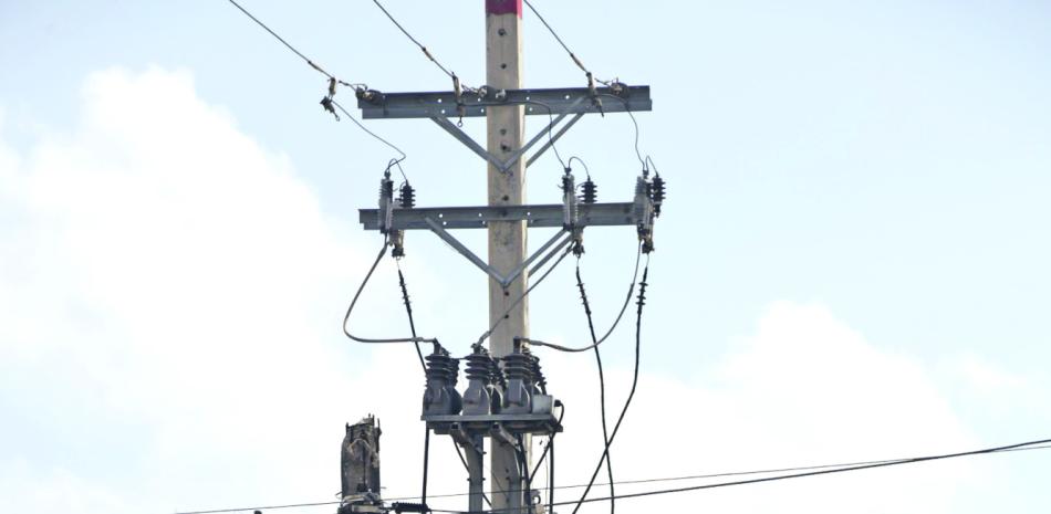 Preocupa el desorden del cableado en las calles