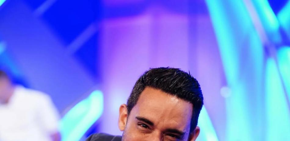 Albert Mena se despide del programa "Más Roberto"