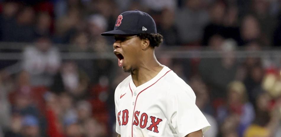 Abreu y Bello conducen Medias Rojas a ganar 5-3 a Cincinnati