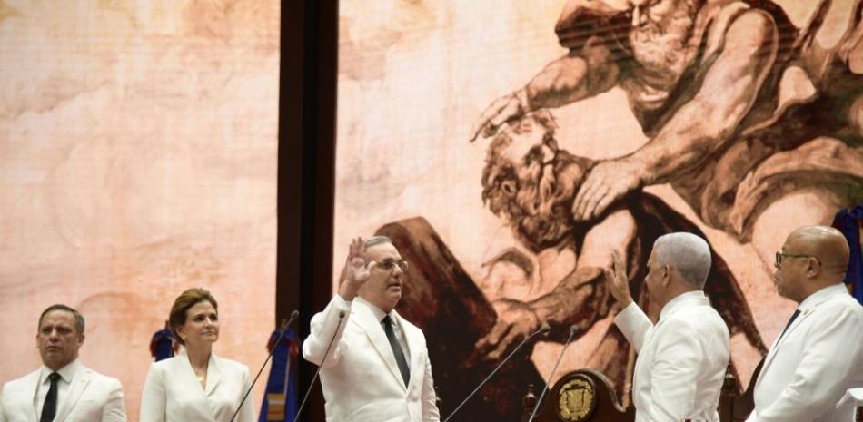Los problemas que tuvo que capear Abinader al iniciar segundo mandato