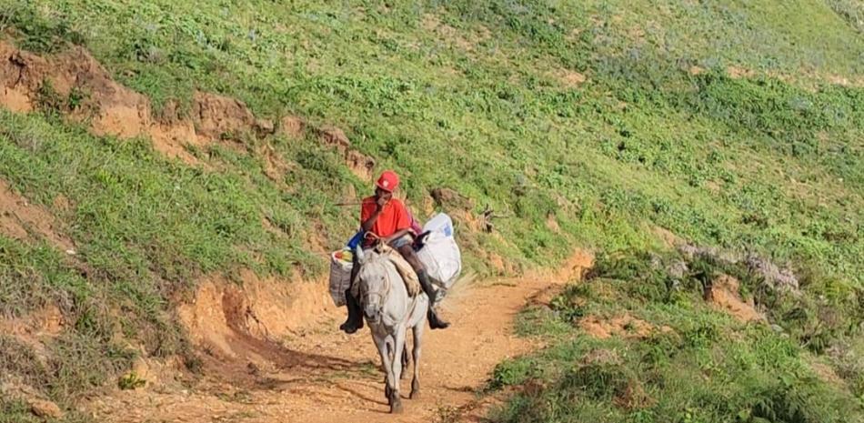 Reclaman construcción de camino vecinal en Neyba que contribuirá al desarrollo del Sur