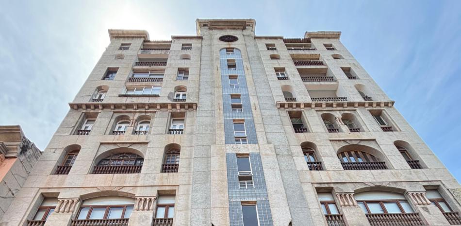En Cartagena de Indias: Un edificio se eleva modernista entre estilos ...