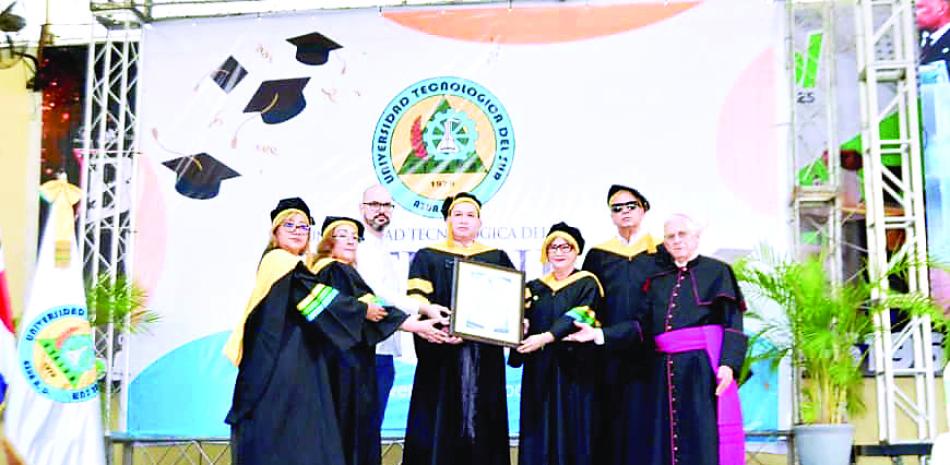 UTESUR celebra graduación récord en Azua y fortalece liderazgo regional ...